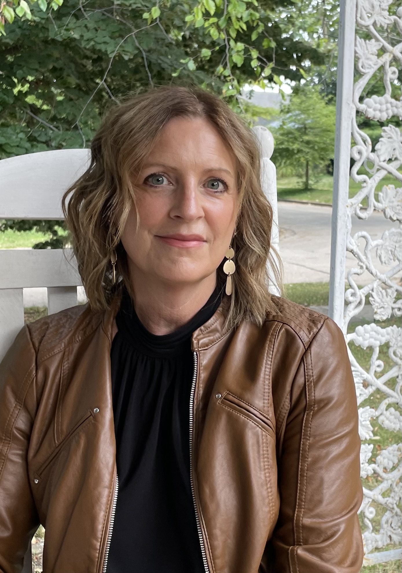 Valleri Robinson | VISIBLE Magazine